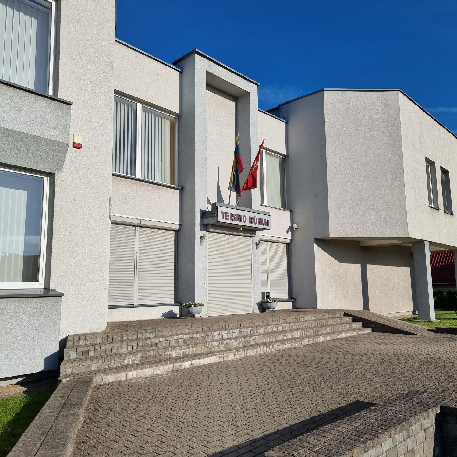 Rokiskiosirena.lt - Rokiškėnė kvietė „kavos“ ir „ledų“, o įkliuvusi su narkotikais atsidūrė teisme