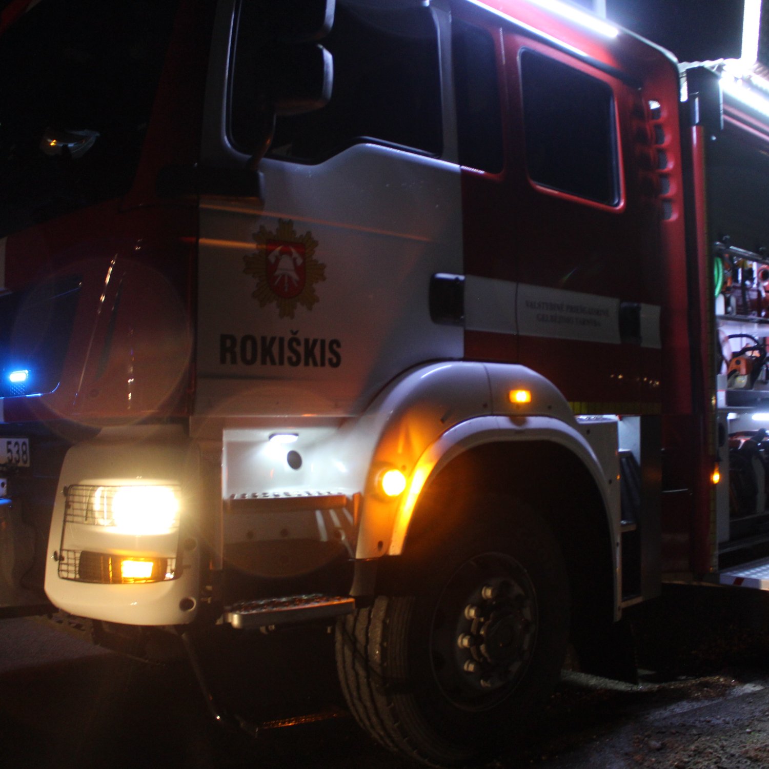 Rokiskiosirena.lt - Pjovė buto duris